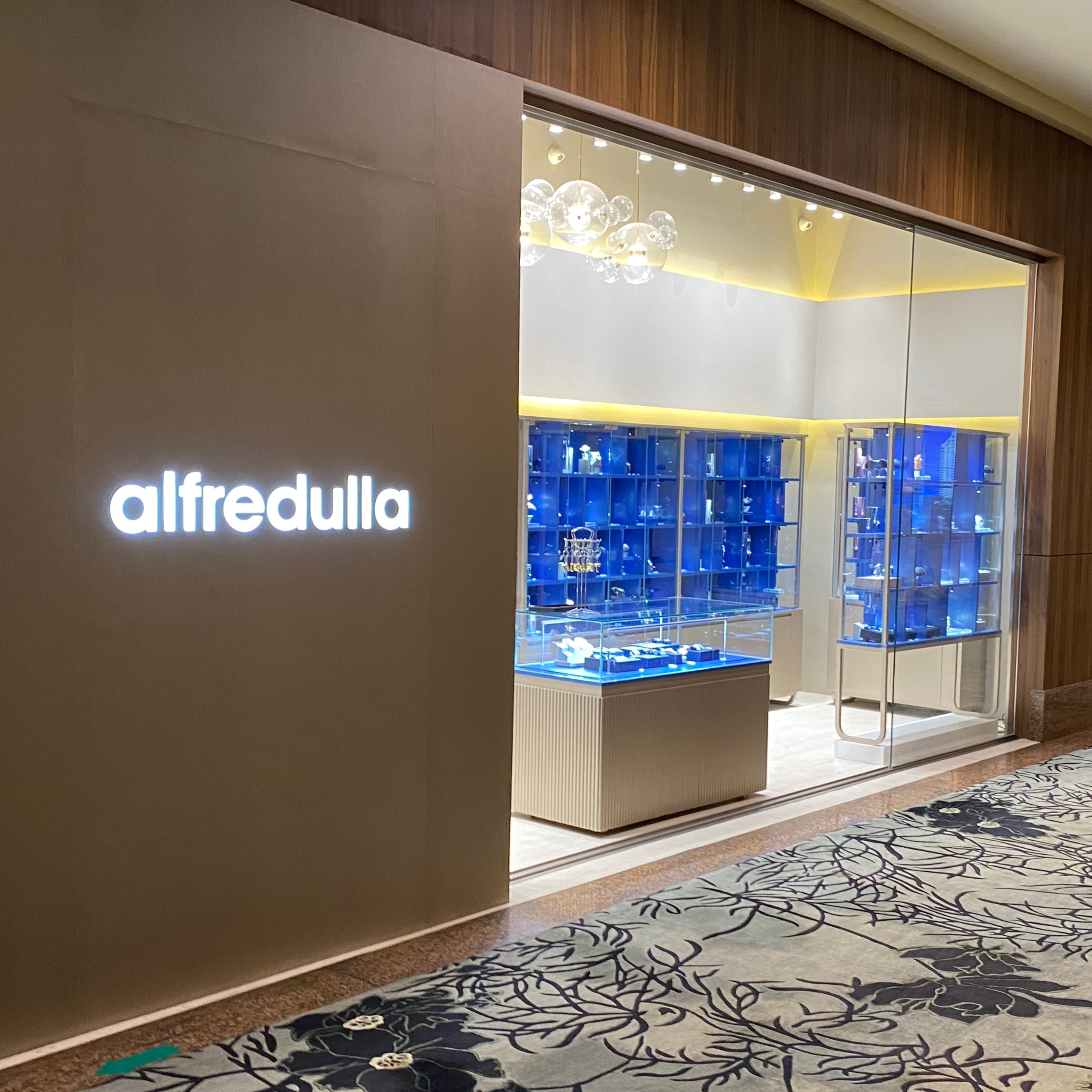 Diamond Hotel Philippines – Alfredulla